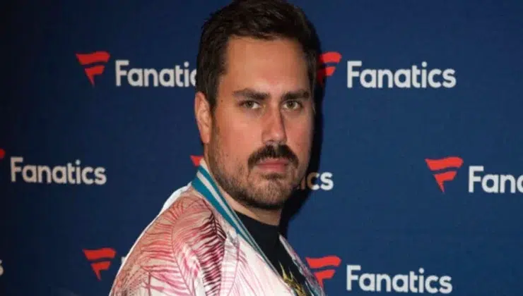 How Big Cat Wife Captured Hearts and Stole the Spotlight